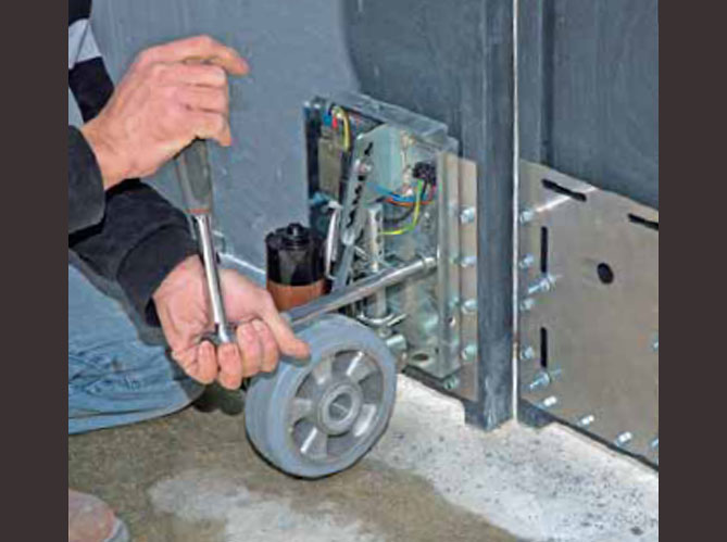 BricoArtDeco | Avantage de bien choisir une porte de garage électrique ...